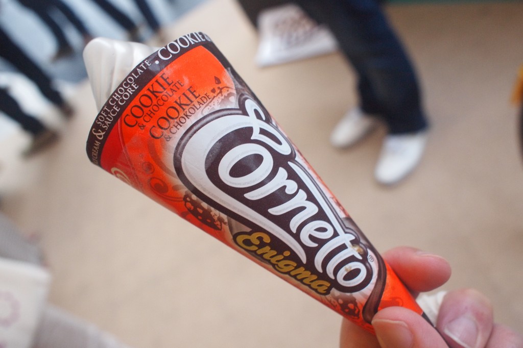 The First Cornetto Lick Challenge In The World - METROPOLITANT